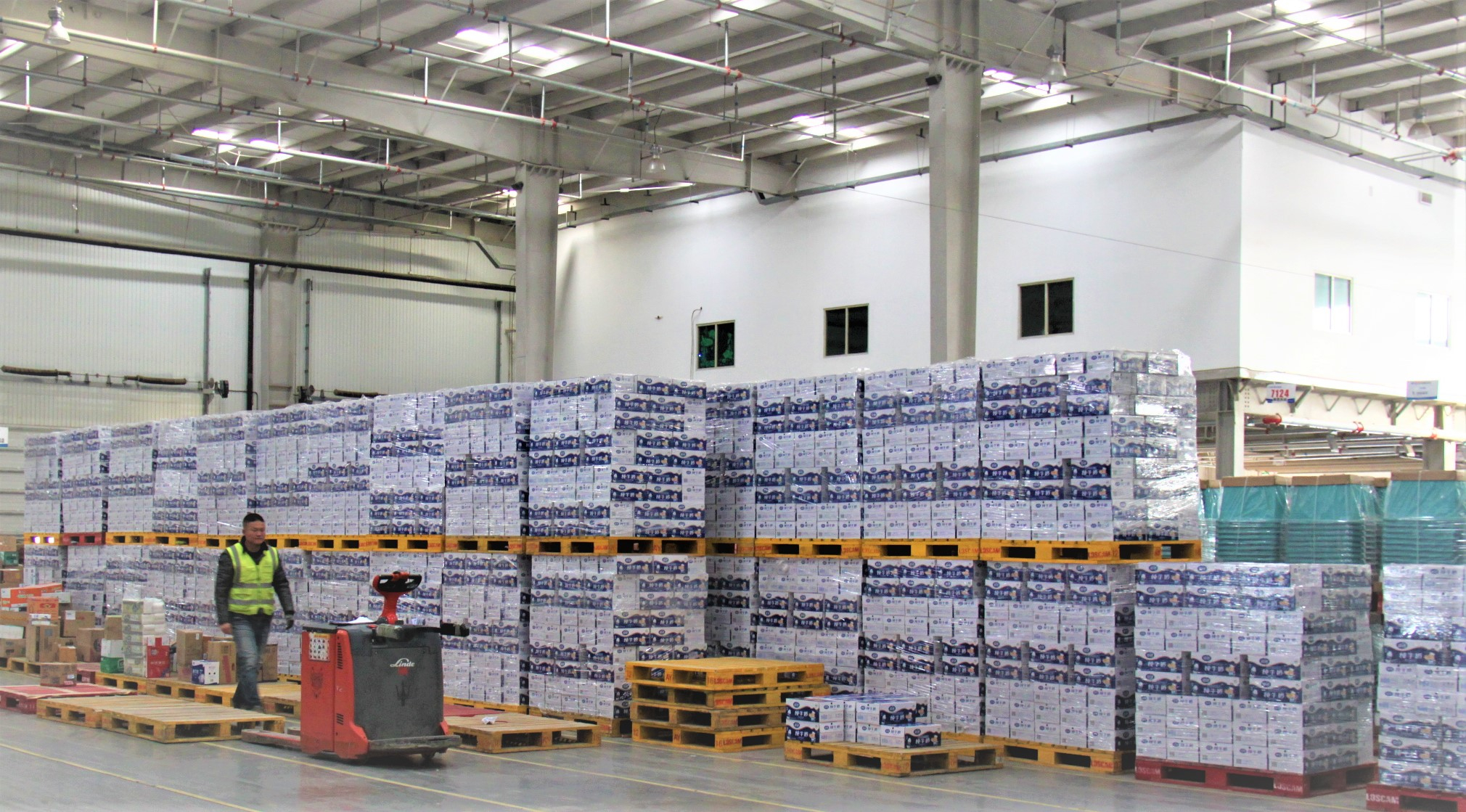 Loscam Supports Department Store Supply Chain